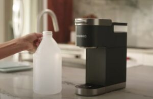 [Solved] Can You Descale a Keurig with Vinegar Safely?